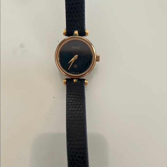 Gucci | Wearables | Gucci Black And Gold Vintage Watch With Sleek ...
